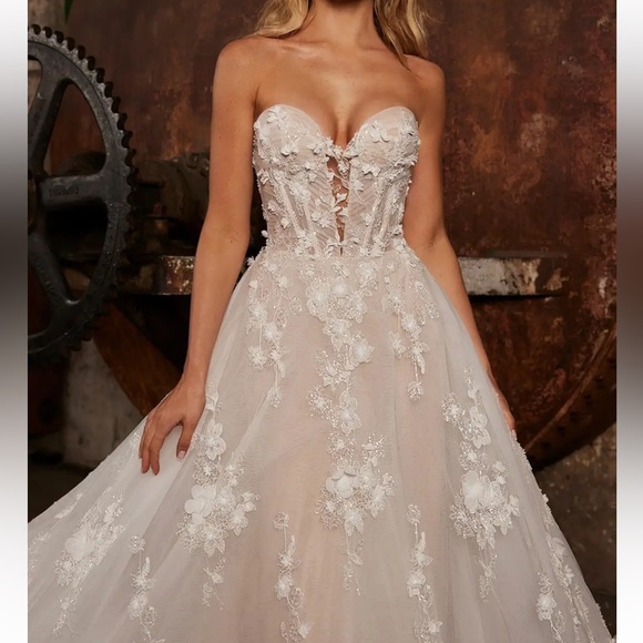 Calla Blanche | Dresses | Calla Blanche 3d Floral Lacce Wedding Dresss ...